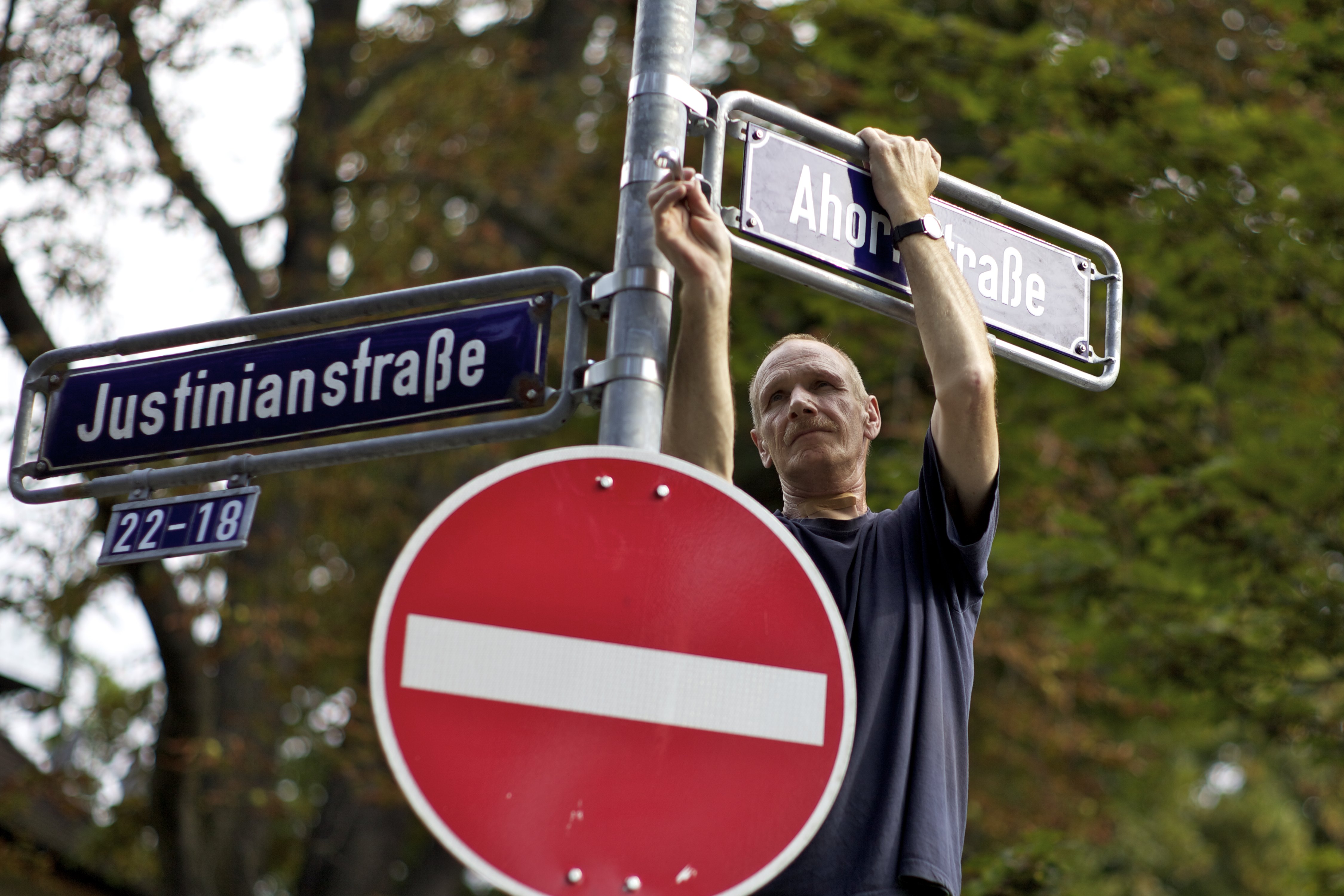 Verzogen / Moved – Christian Jankowski